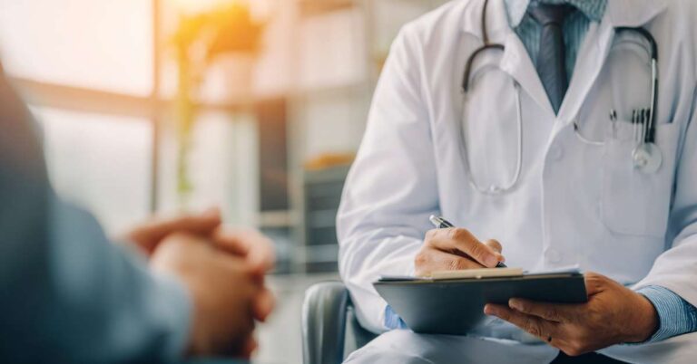 Primary Care Doctor vs Urgent Care Difference: How to Choose